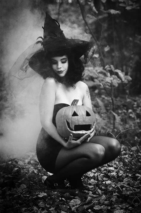 Vintage Halloween Photos Pinterest Zombie Make Up Halloween Pin Up