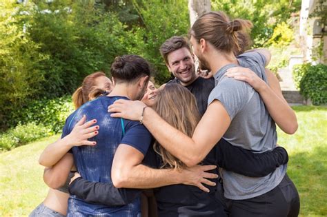 Equipe Corporativa Passar O Fim De Semana Juntos Foto Grátis