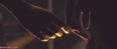 دستت را به من بده