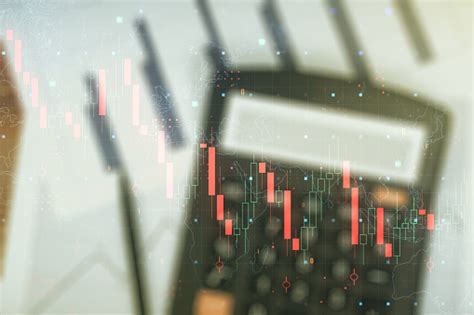 경제 위기 차트와 세계지도 홀로그램 흐릿한 계산기 및 논문 배경 파산 및 경기 침체 개념 다중 노출 0명에 대한 스톡 사진 및 기타 이미지 Istock