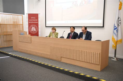 ილი ილიას სახელმწიფო უნივერსიტეტი • Ilia State University