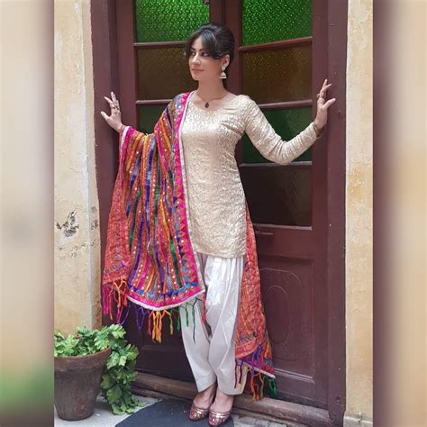 Memoona Qudooss Feet