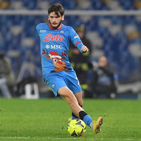 [video] ხვიჩა კვარაცხელიამ „ვილეარეალს“ გაუტანა თუმცა „ნაპოლი“ ესპანელებთან მაინც დამარცხდა