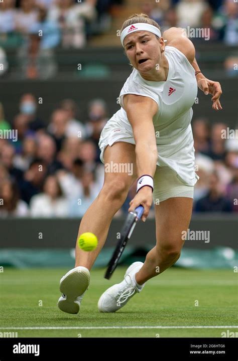 Karolina Muchova Playing Against Angelique Kerber In The Quarter Final