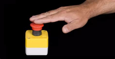 ปุ่มกดหยุดฉุกเฉิน มั่นใจได้ถึงความปลอดภัยในสภาพแวดล้อมที่ท้าทาย