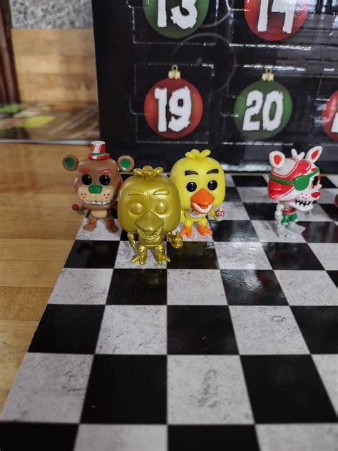 Can Someone Explain How A Gold Chica References Christmas In Any Way Or