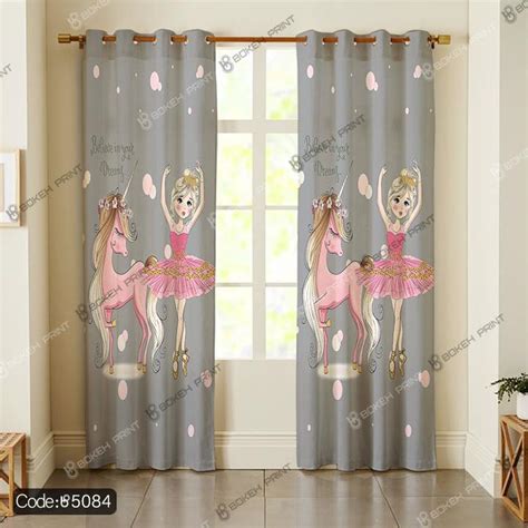 قیمت و خرید پرده چاپی پانچ طرح دختر خجالتی و یونیکرن کد 5084