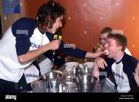 Mtv Jackass Pukestock 2001 Tour March 2001 Mtv Presenter Lends A