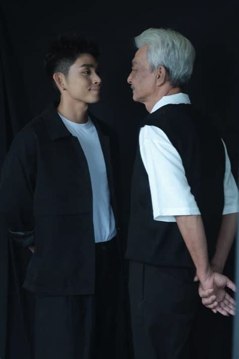 Jun Phạm khoe ảnh chụp cùng anh trai và bố hóa ra lý do anh chàng sở hữu vẻ ngoài điển trai là đây