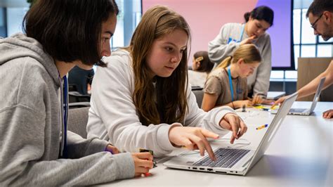 Amazon Future Engineer Franchit Le Cap Dun Million De Jeunes Sensibilisés Aux Opportunités Du