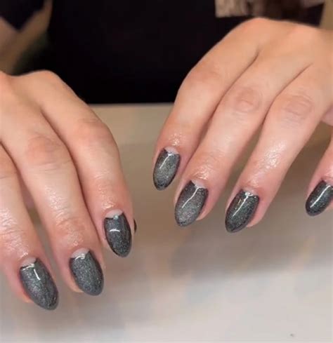 تصاویر زنان در شغل‌های مختلف به چه طرح ناخنی علاقه دارند؟