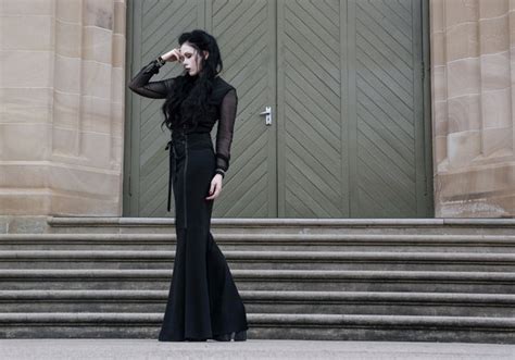 Ree Ree Phillips Photos Interview Dark Thorn Clothing