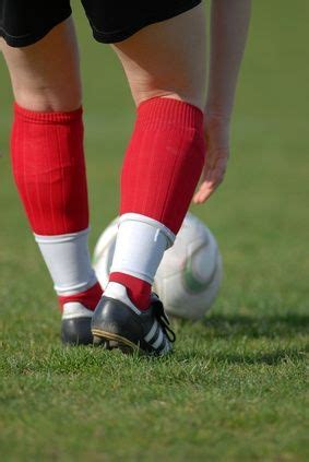 How To Wrap An Ace Bandage For A Shin Splint Shin Splints Soccer Training Shin Splint Exercises