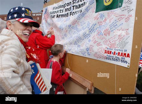 Us Navy Local Residents Take Part In A Troop Support Rally In Bellevue