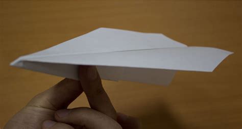Как сложить из бумаги самолетик пошагово чтобы он долго летал