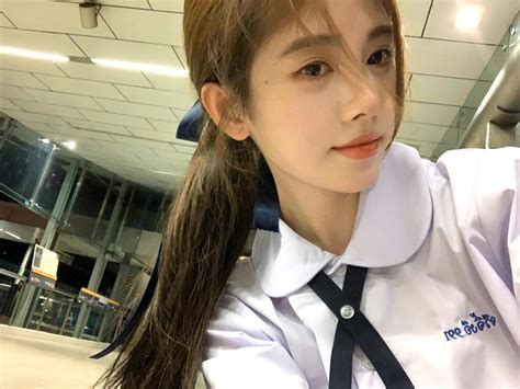 จวีจิ้งอี นางเอกจีนเช็กอินเมืองไทย สวมชุดนักเรียนน่ารักหนักมาก