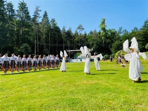 Започна шестото издание на Национален фолклорен събор Леденика снимки