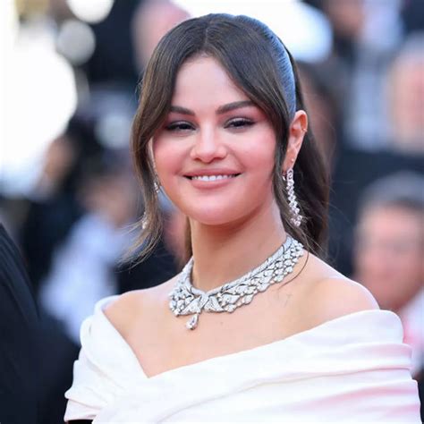 What Happened To Selena Gomez's Face? Unveiling the Truth - Rising Net Worth
