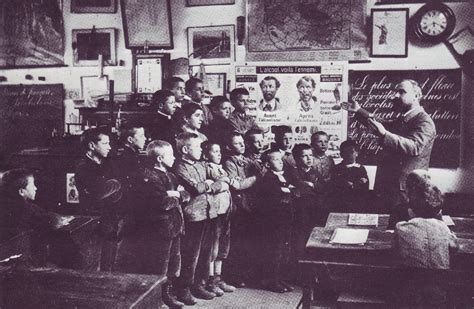 Musée De Lécole à Montceau Les Mines Evolution De La Salle De Classe