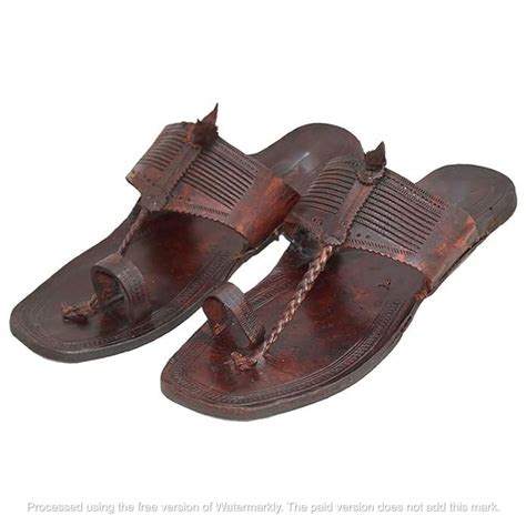 Minimalist Brown Leather Kolhapuri Chappal Men Handmade Toe Ring Slip
