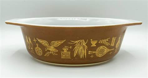Pyrex Brown Early American Oval Casserole 2 1 2 Qt With Lid New In Box
