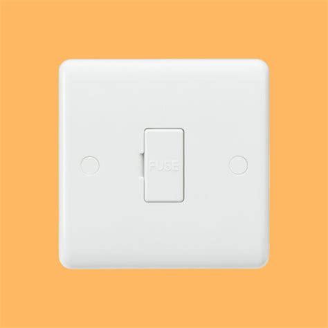 13a Unswitched Fused Spur Unit Curved Edge White