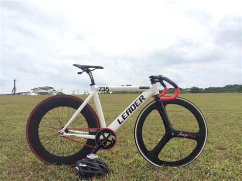 Leader 735 2014 White Pedal Room