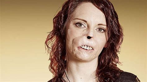 My Fear Of Dating As Someone With Dwarfism Bbc News