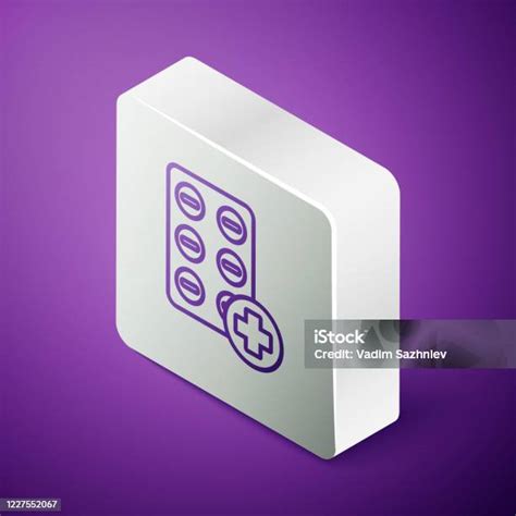 보라색 배경에 격리 된 블리스터 팩 아이콘의 등각 투영 선 알약 정제 비타민 항생제 아스피린을위한 의료 약물 패키지 실버 스퀘어 버튼 벡터 일러스트레이션 3차원 형태에 대한