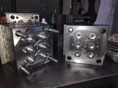 Fevicol Cap Injection Mold At ₹ 15000 Cap Mould In Noida Id