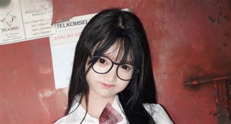 Arachuu Innocent School Girl