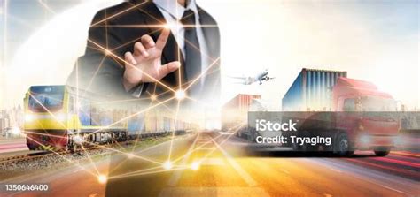 글로벌 비즈니스 물류 수입 수출 운송 개념 컨테이너 트럭 화물 열차 화물 비행기 선적 네트워크 분배 전 세계 파트너 연결 기술 인터페이스 화물 운송에 대한 스톡 사진 및