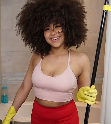 Nina Diaz Model Age Biography Videos Wikipedia Net Worth And More