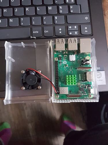 Boot librelec bloqué par le ventilo résolu Aide Le Forum français de la Raspberry Pi