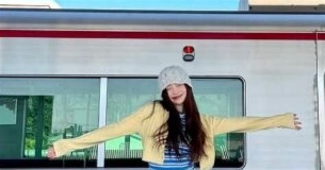 조이 日 지하철서 포착…초미니로 인증한 큐티섹시 각선미