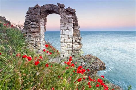 Красива България в 20 снимки Честит Национален празник Жена на Върха