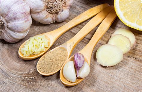 姜，柠檬和大蒜。天然药物的概念。