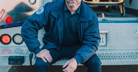 Ems 건강 전문가 공공 안전 구급대 서비스 구급차 구급차 서비스 구조 구조대 긴급 상황 긴급 서비스 긴급 진료 긴급 차량 낙하산 부대 군의관 남자