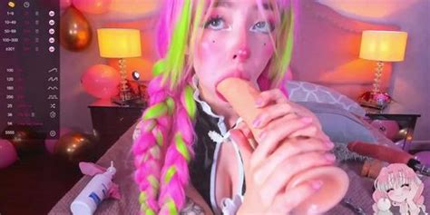 Teen Cosplay Dildo Blowjob