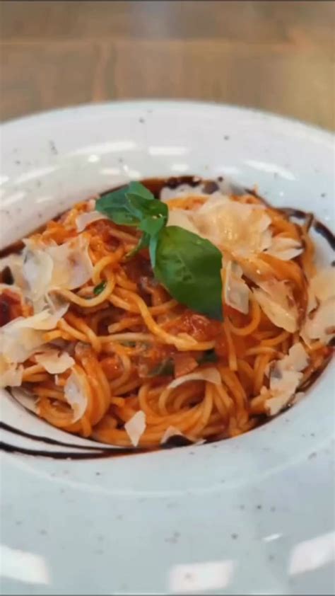 Unilever Food Solutions България Зад всяка вкусна храна стои поне един велик сос В това ще се