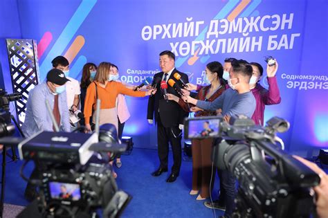 Баянгол дүүрэгт нэр дэвшигч С Эрдэнэ С Одонтуяа Д Батцогт нарын сонгуулийн сурталчилгааны