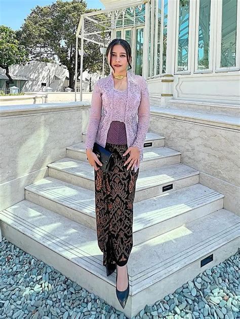 Inspirasi Model Bawahan Kebaya Dari Anya Geraldine Hingga Aaliyah