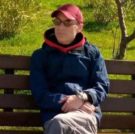 ტაბატაძე გიორგის პოეზია 🌺🌸🌼♥მრავალი ფერი♥🌼🌸🌺 უამრავ ფერებს წავაწყდი შენს ულამაზეს ნაკვთებზე