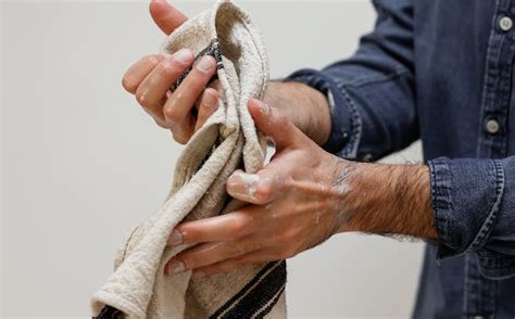 땀이 너무 많이 나요 과다한 땀 과다한 고민 다한증에 대해 알아보자