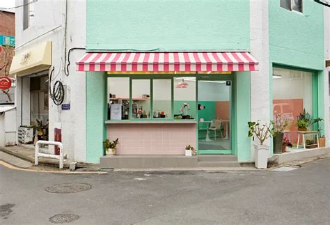 핑크and그린컬러로 포인트를 준 7평 소형카페인테리어 동작구 사당동