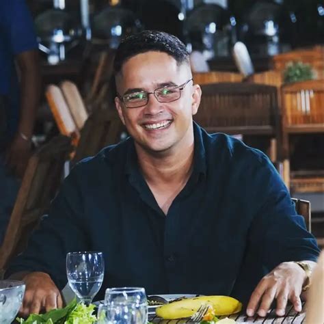 6 Potret Terbaru Fathir Muchtar Tanpa Brewok Bikin Pangling Hot