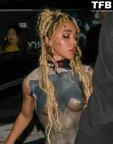 fka twigs flashes her nude tits and legs the nme awards in london 14 photos thefappening