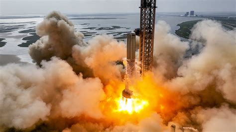 Spacex Fires Up 11 Engines As It Prepares Massive Rocket For Orbital