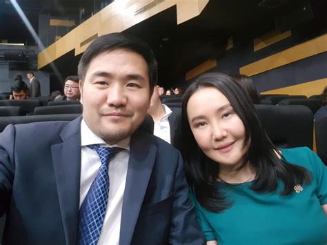 Ч Ундрам гишүүний “нууц амрагтайгаа” буудлаас гарч яваа бичлэг ТАС МН