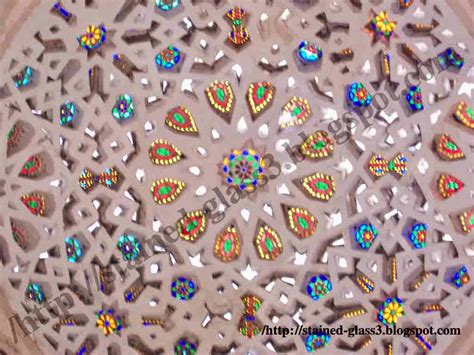 Stained Glass الزجاج المعشق إبداع هندسي إسلامي مهدد بالضياع